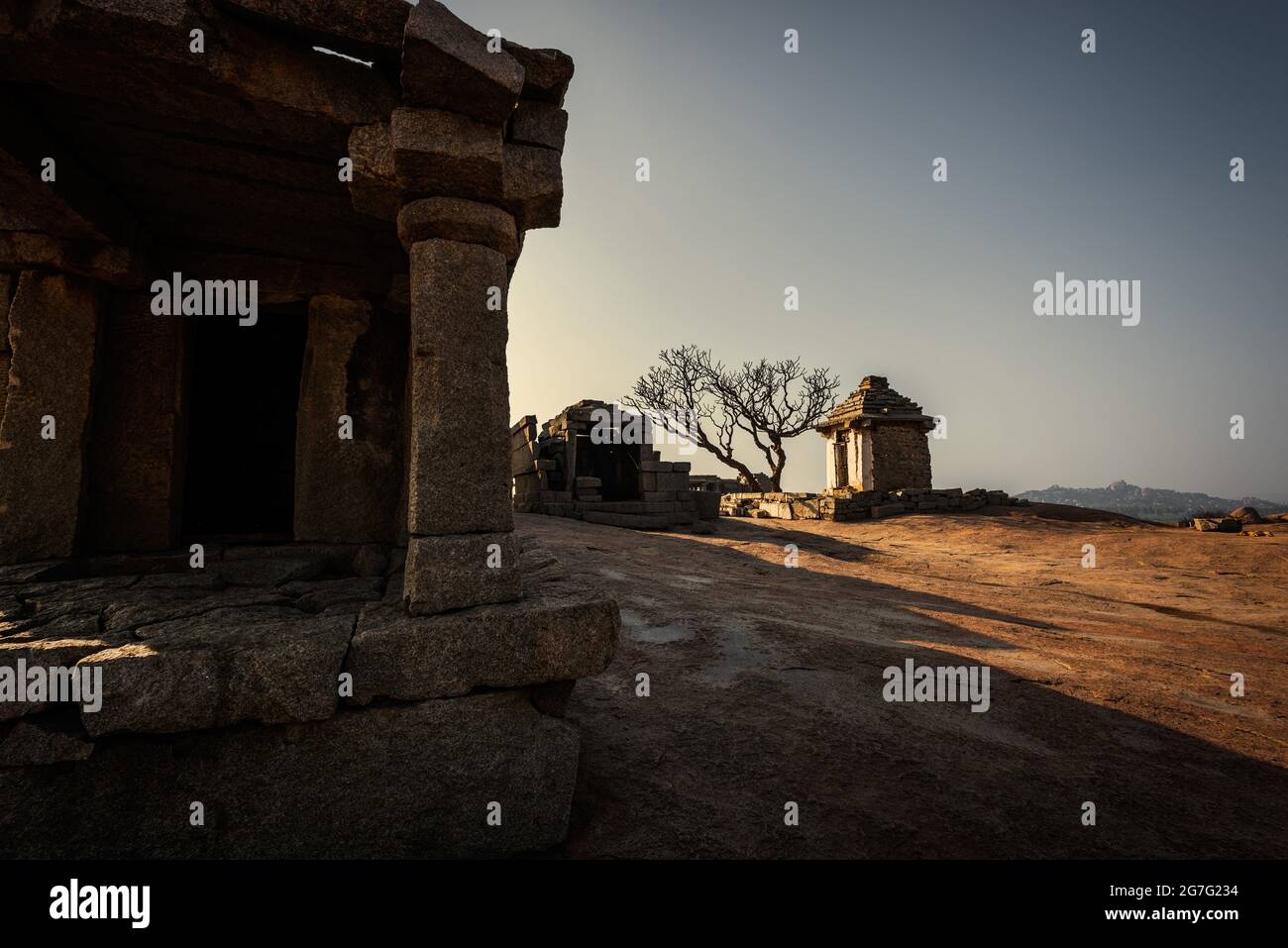 Beautiful ancient architecture of temples on Hemakuta Hill in Hampi ...