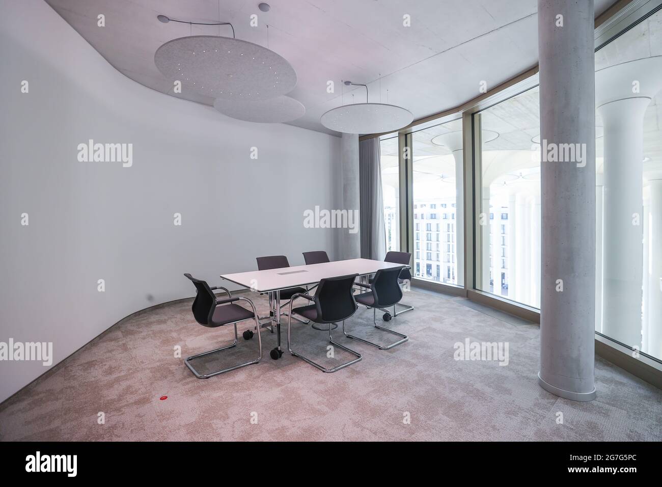 Think tank building hi-res stock photography and images - Alamy