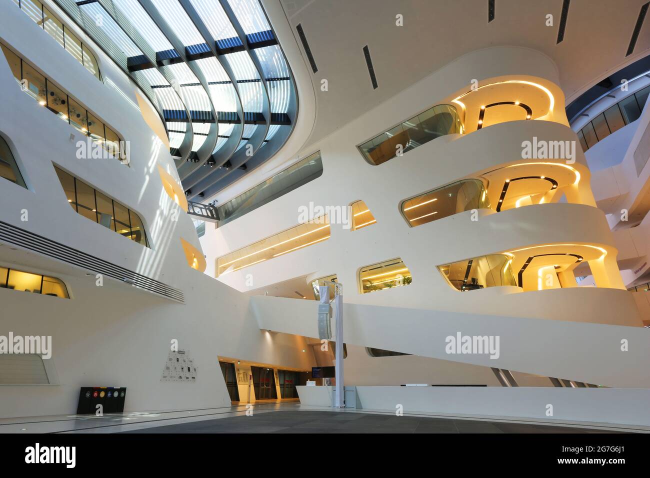 Wien, moderne Architektur in der Schule oder Hochschule oder ...