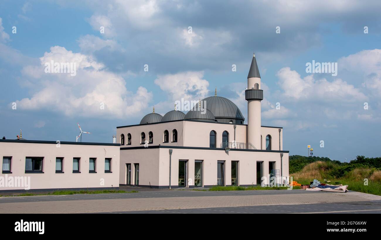 Achim, Germany. 10th July, 2021. The Achimer "Ravza Camii" (Rose Garden ...