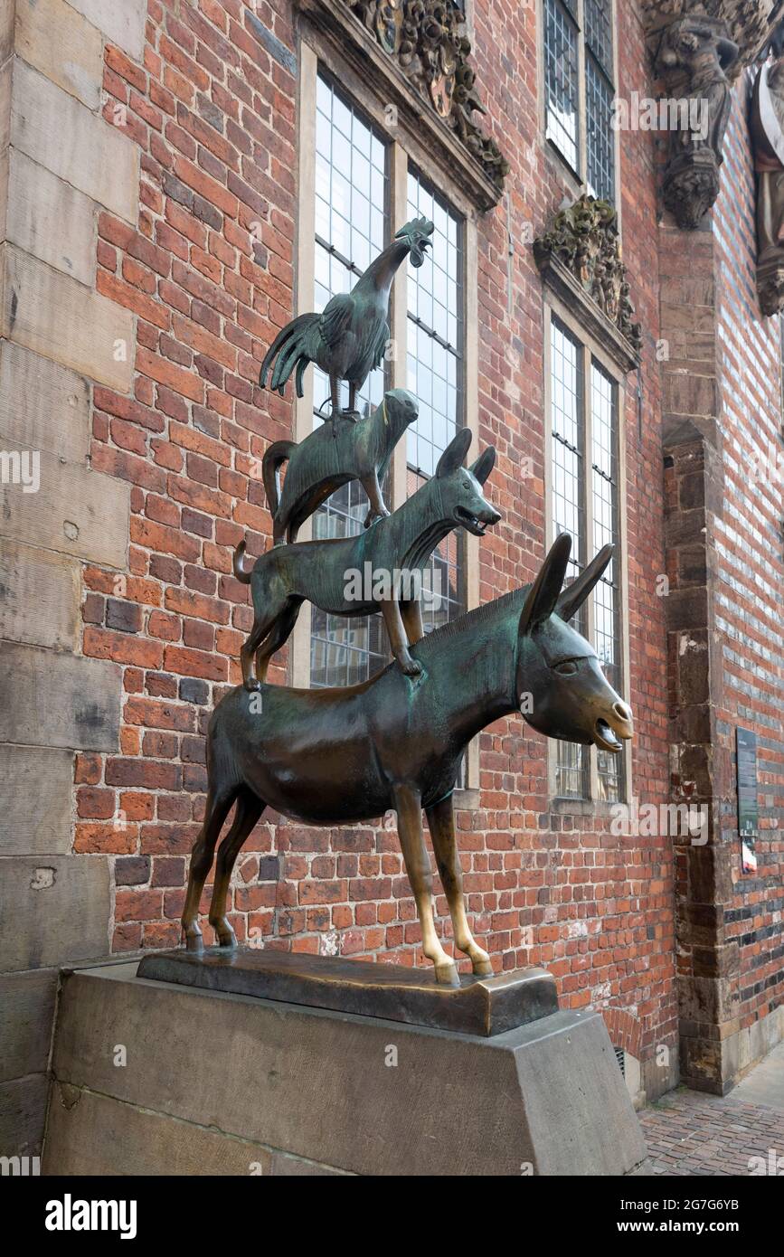 Bremen, Germany. 10th July, 2021. The Bremen Town Musicians, bronze ...