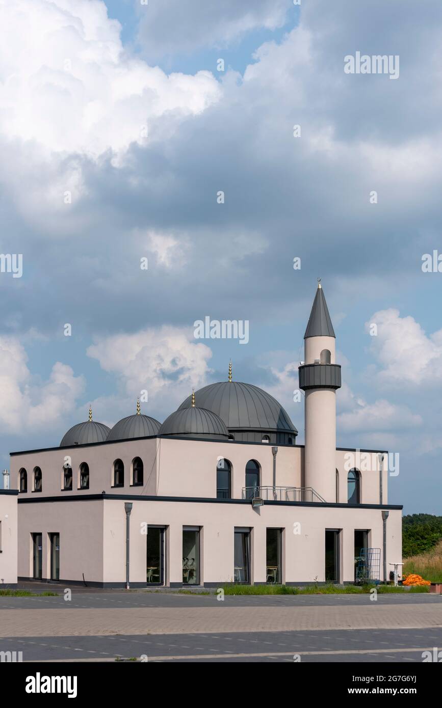 Achim, Germany. 10th July, 2021. The Achimer "Ravza Camii" (Rose Garden ...