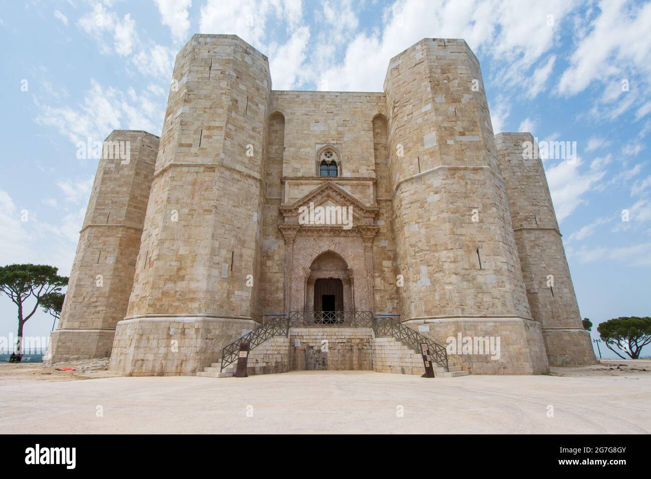 Octagonal castle Castel del Monte - UNESCO World Heritage site, Puglia ...