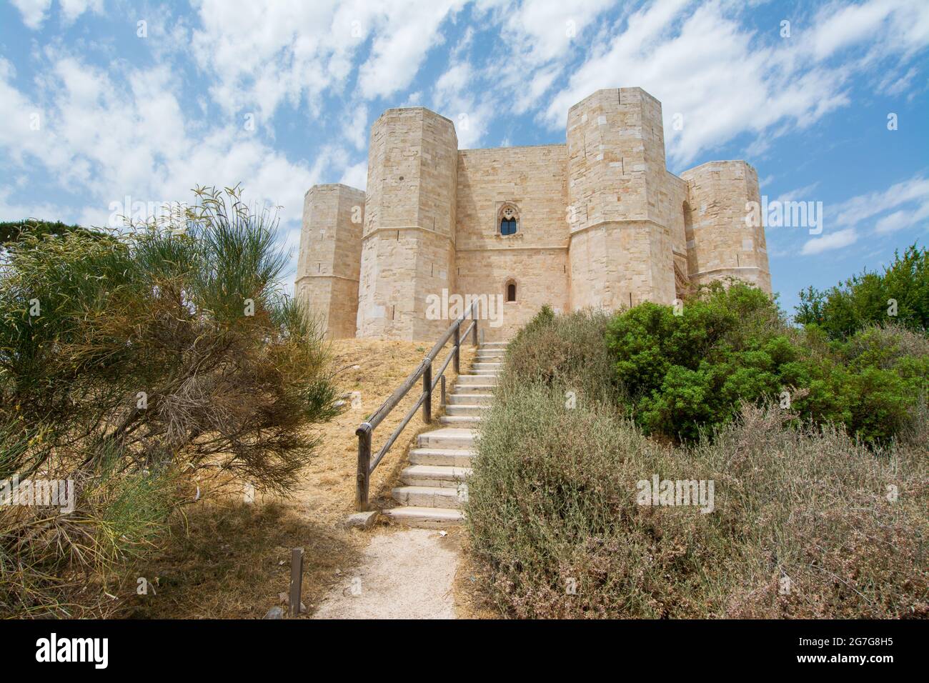 Octagonal castle Castel del Monte - UNESCO World Heritage site, Puglia ...