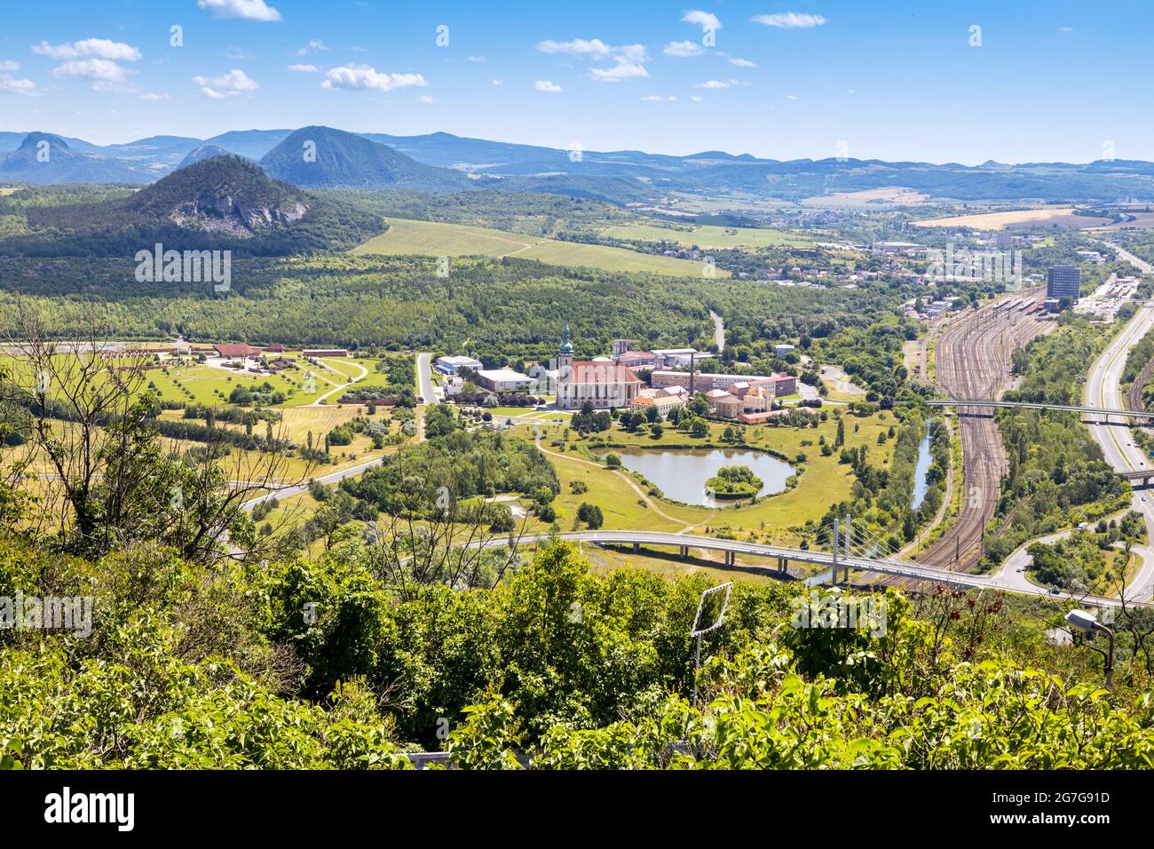 Přesunutý kostel Nanebevzetí Panny Marie, Most, CHKO České Středohoří ...