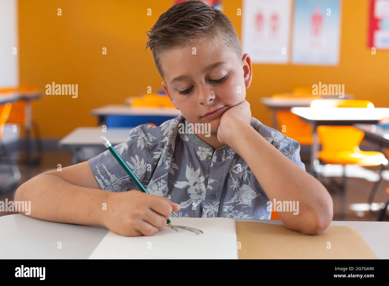 Student drawing classroom hi-res stock photography and images - Alamy