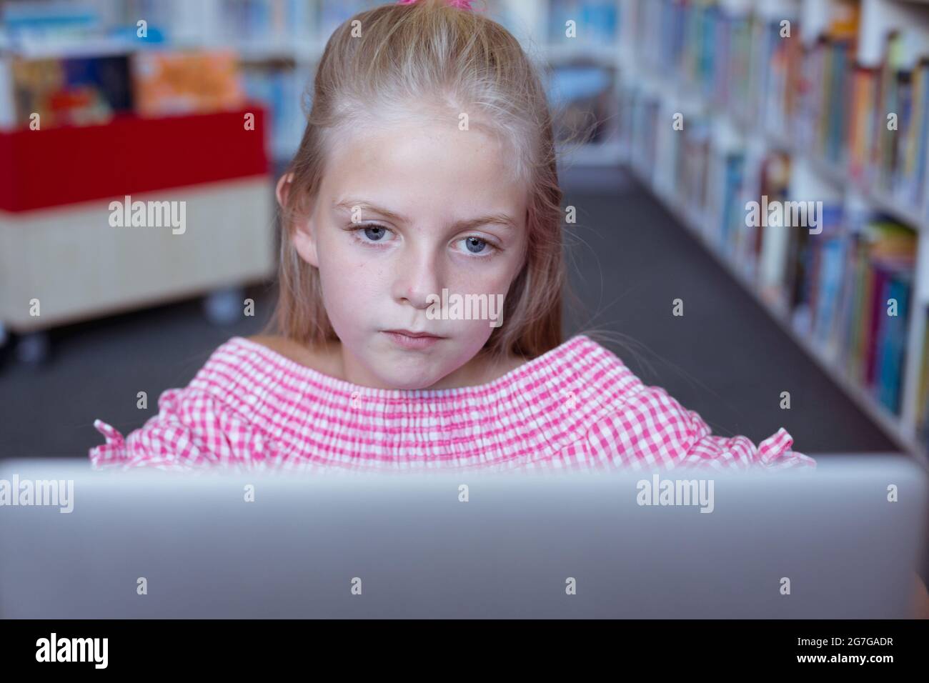 Schoolgirl desk hi-res stock photography and images - Alamy