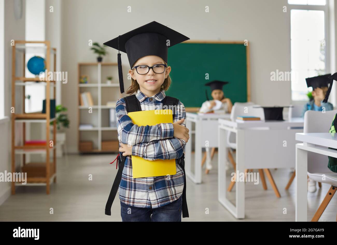 Kindergarten graduation hi-res stock photography and images - Alamy