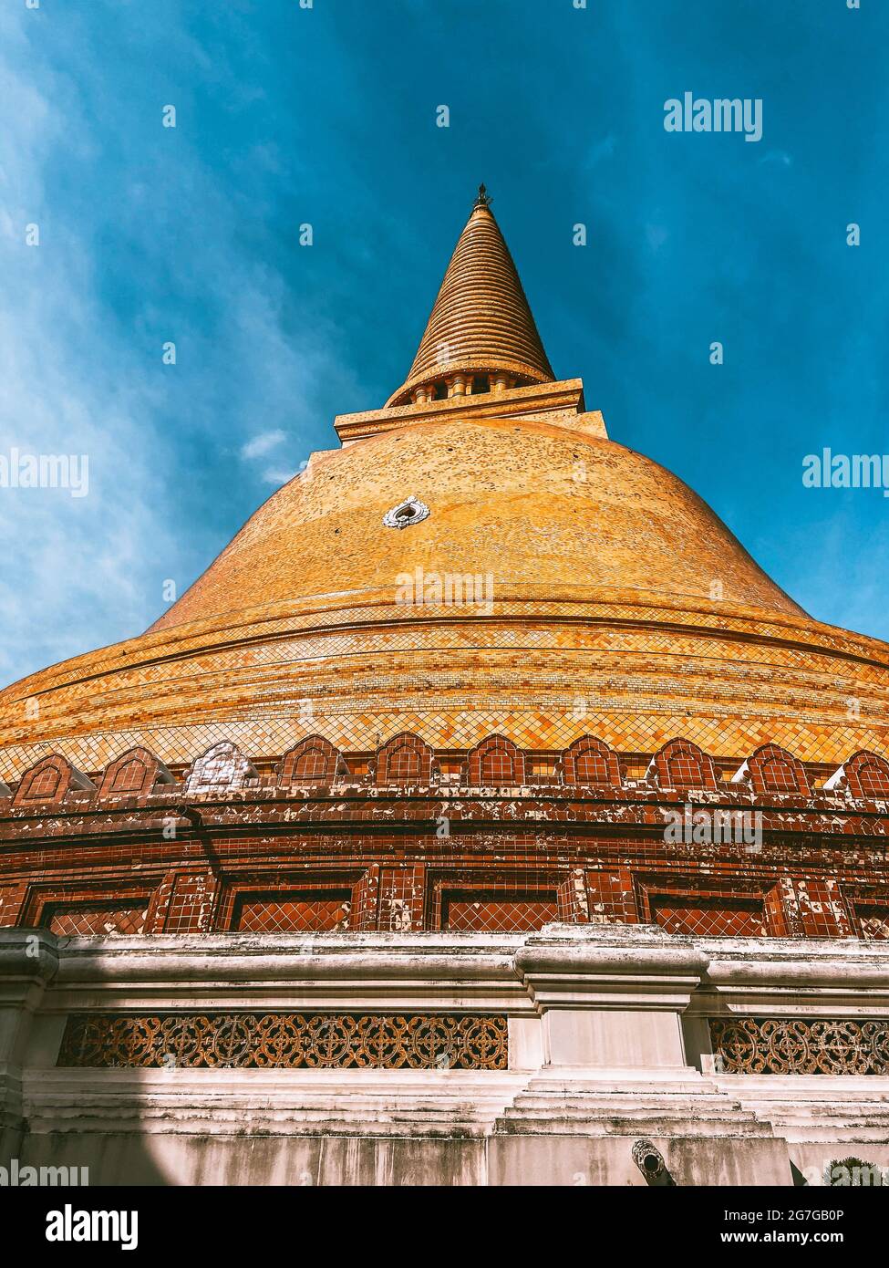 Wat Phra Pathom Chedi Ratchaworamahawihan or Wat Phra Pathommachedi ...