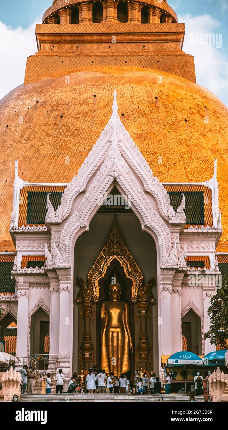 Wat Phra Pathom Chedi Ratchaworamahawihan or Wat Phra Pathommachedi ...