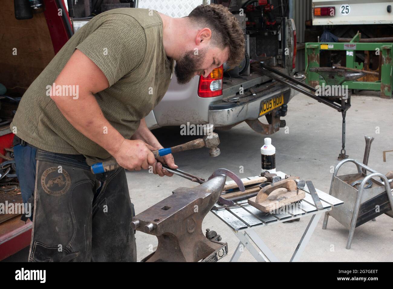 Professional farrier hi-res stock photography and images - Alamy