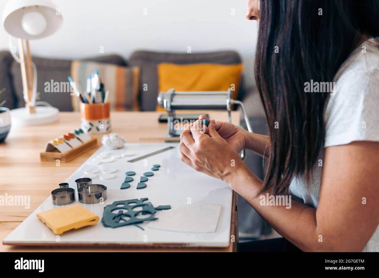 Manual jewelry process hi-res stock photography and images - Alamy