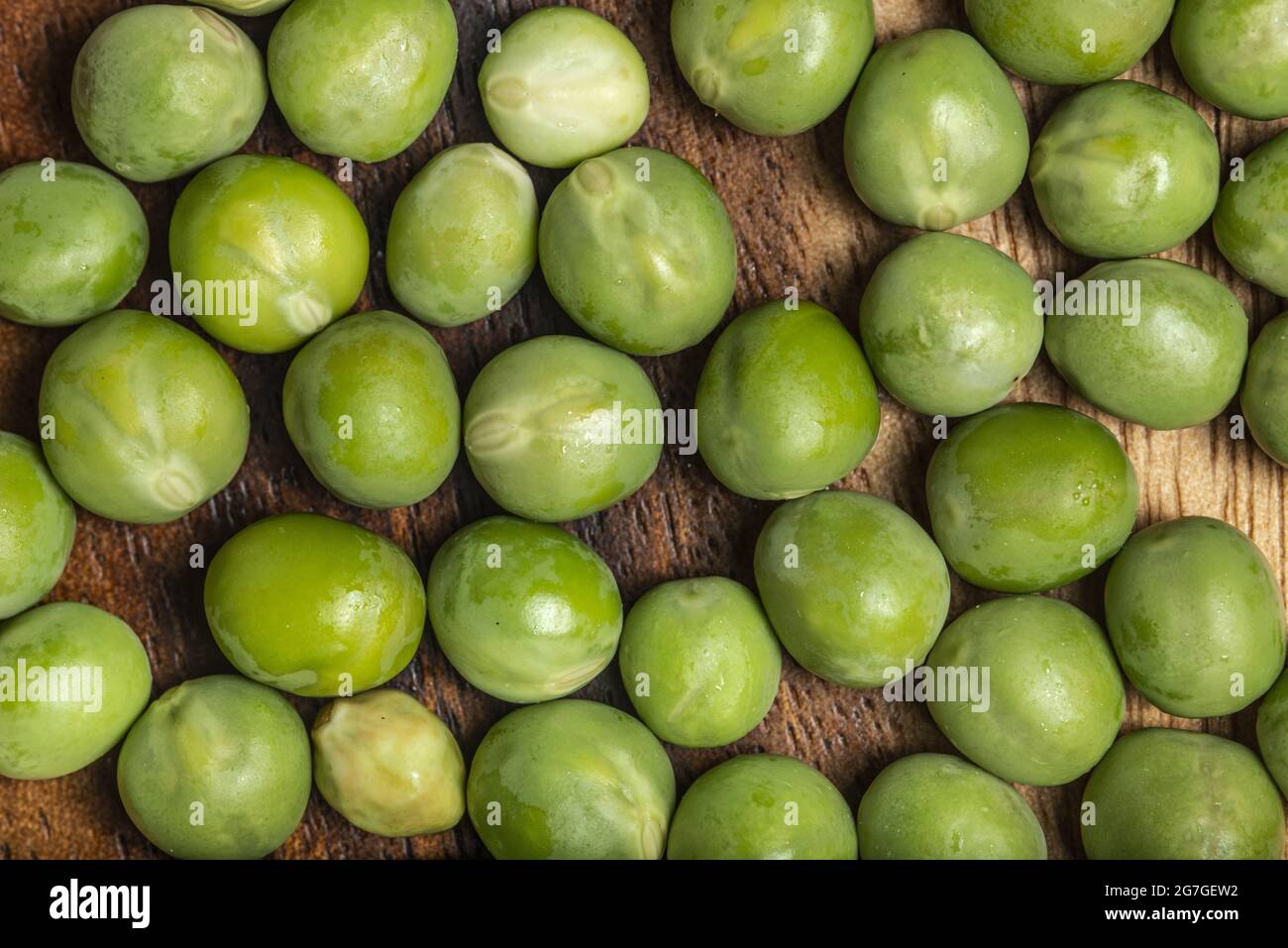 Top view Fresh raw green peas Stock Photo - Alamy
