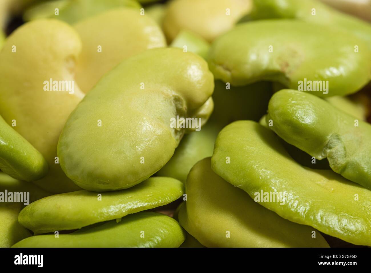Mound of fava beans hi-res stock photography and images - Alamy