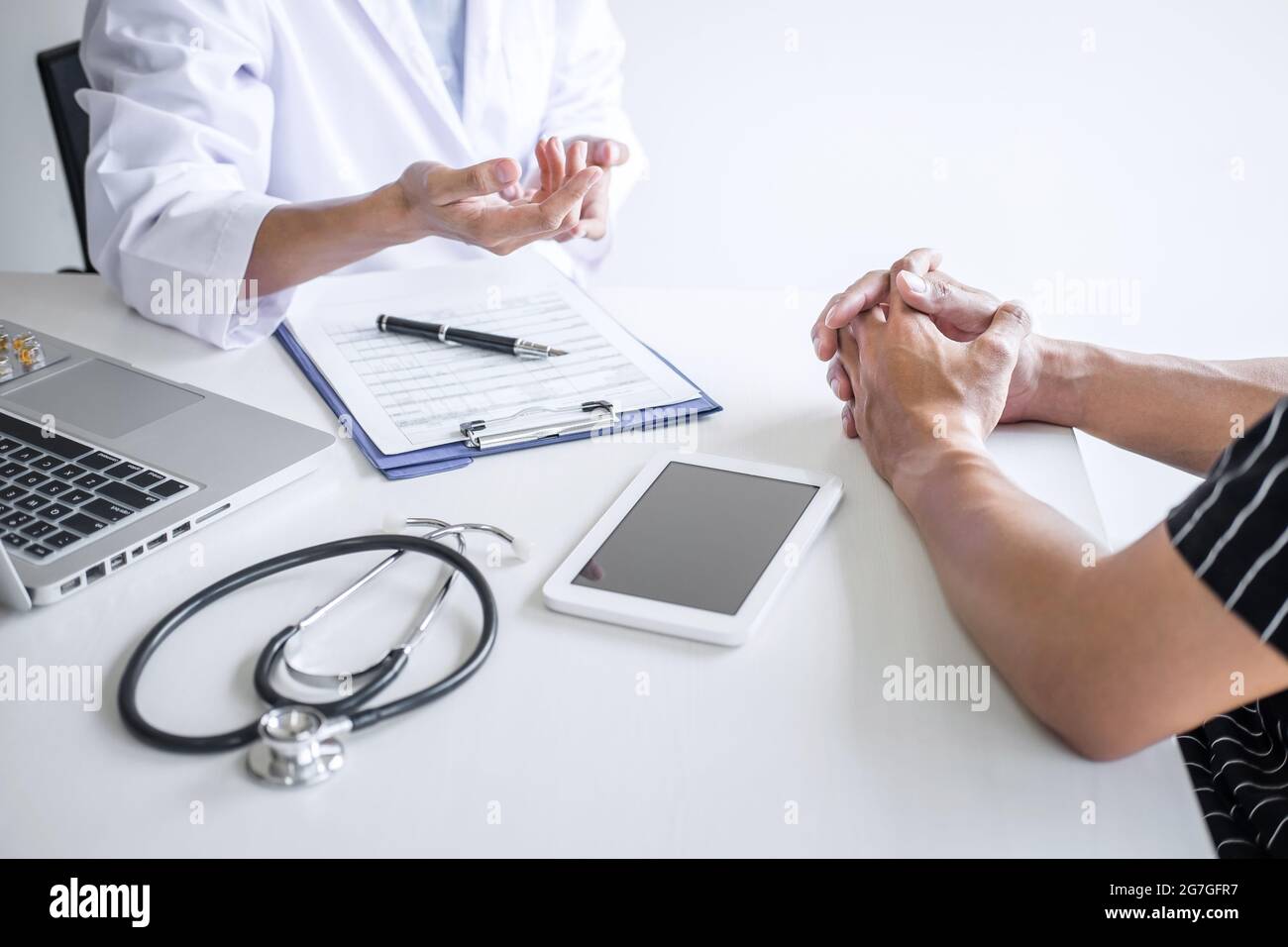 Checkups hi-res stock photography and images - Alamy