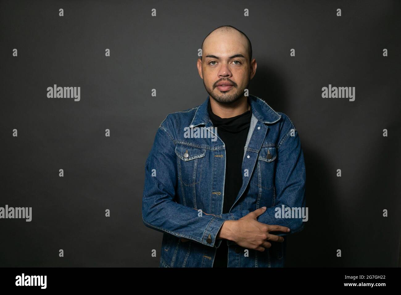 Portrait man in gray jacket hi-res stock photography and images - Alamy