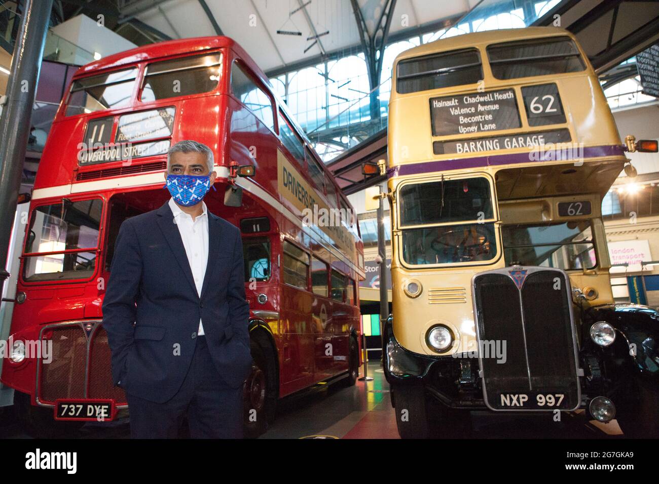 London bus drivers seat hi-res stock photography and images - Alamy