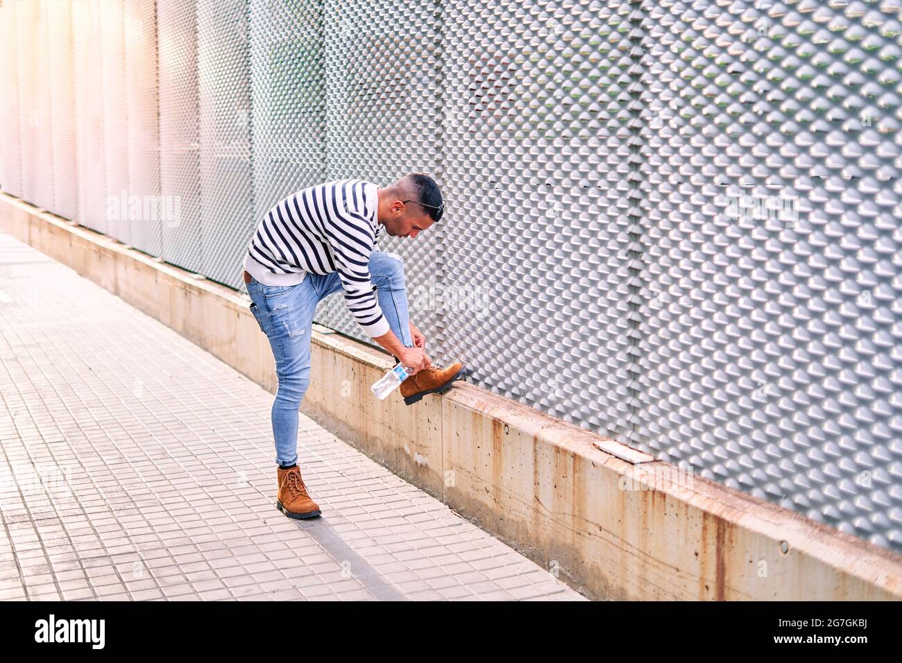 Full body guy hi-res stock photography and images - Alamy