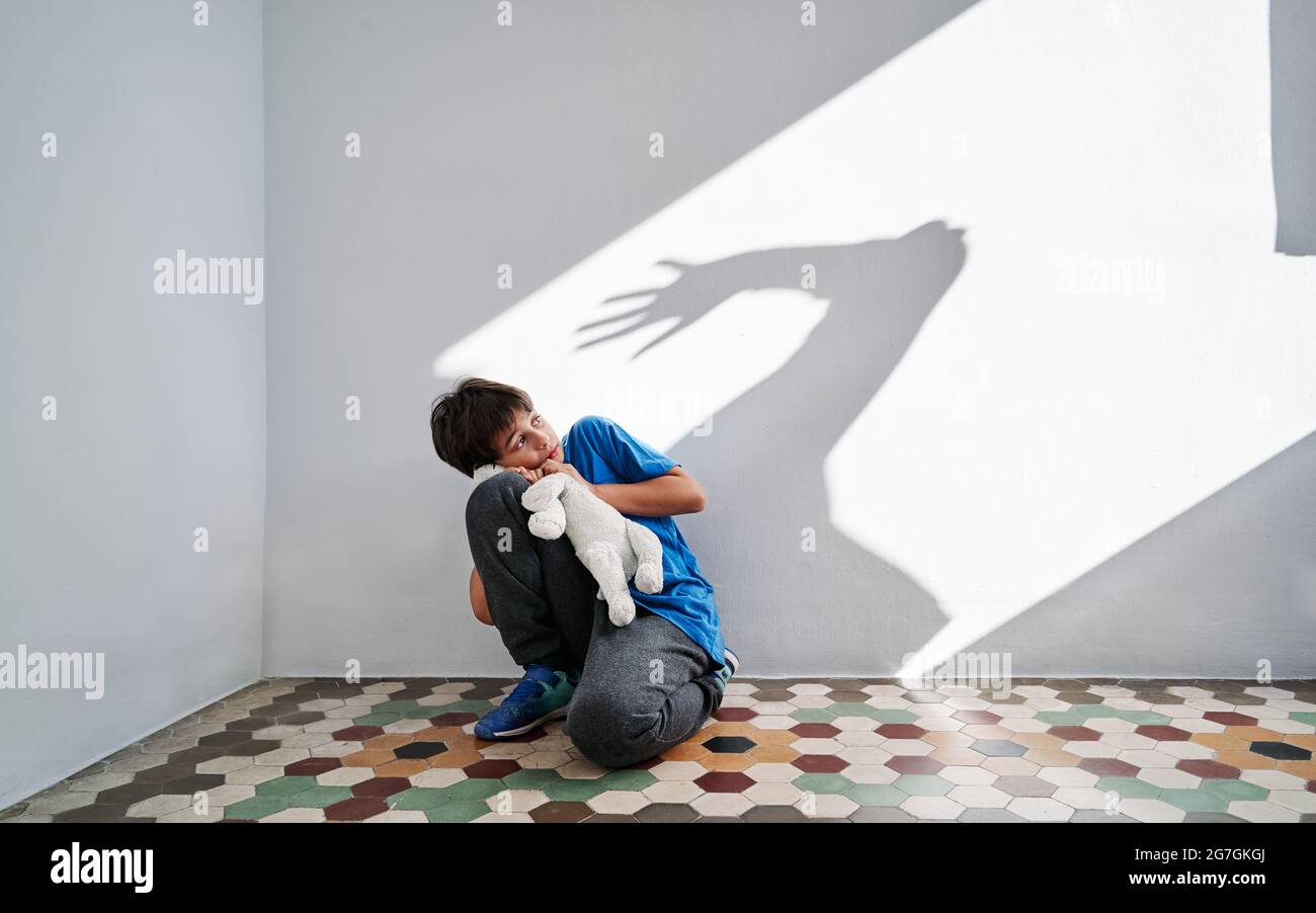 Boy depressed father hi-res stock photography and images - Alamy