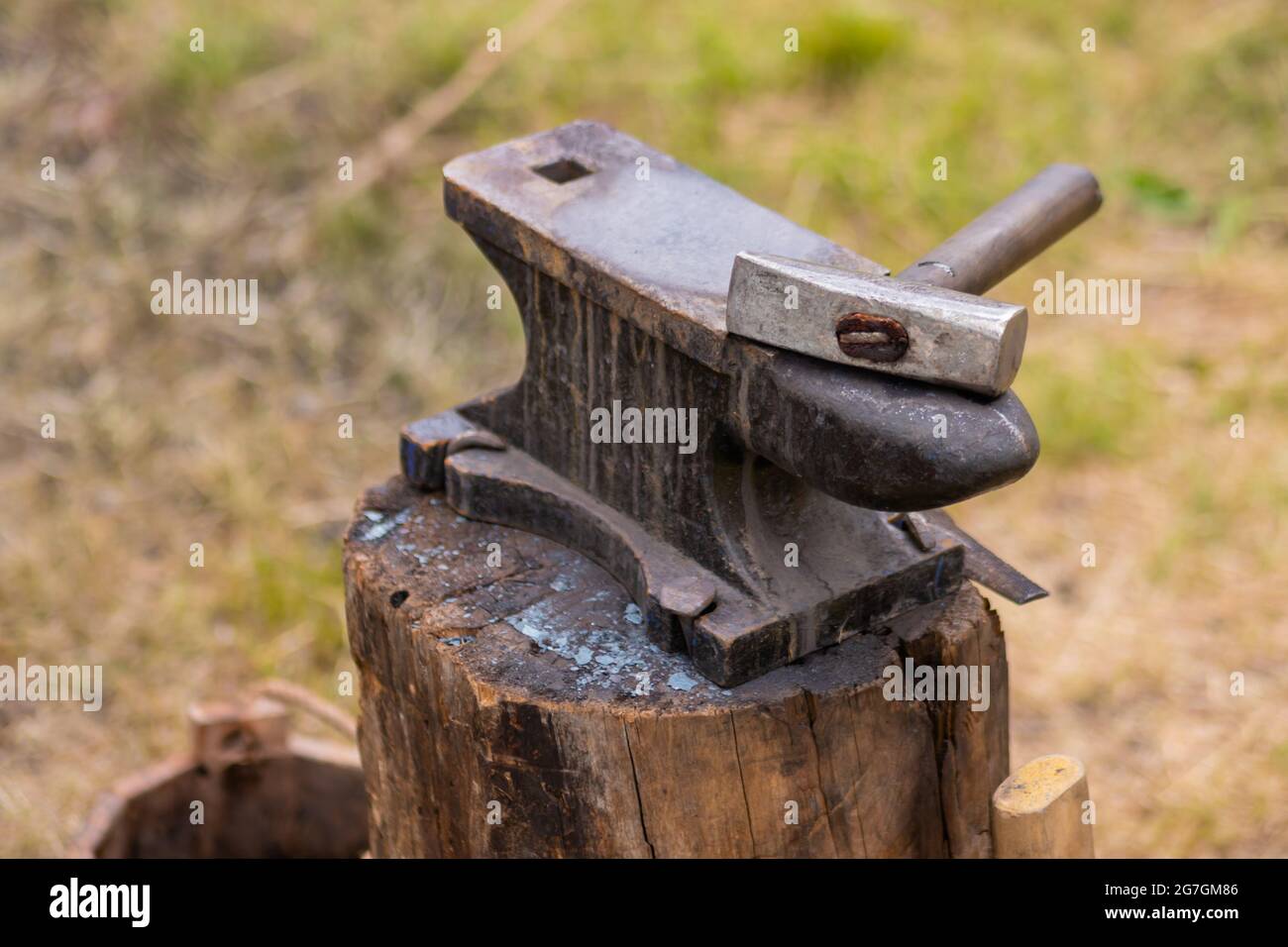 Old blacksmith anvil close hi-res stock photography and images - Alamy