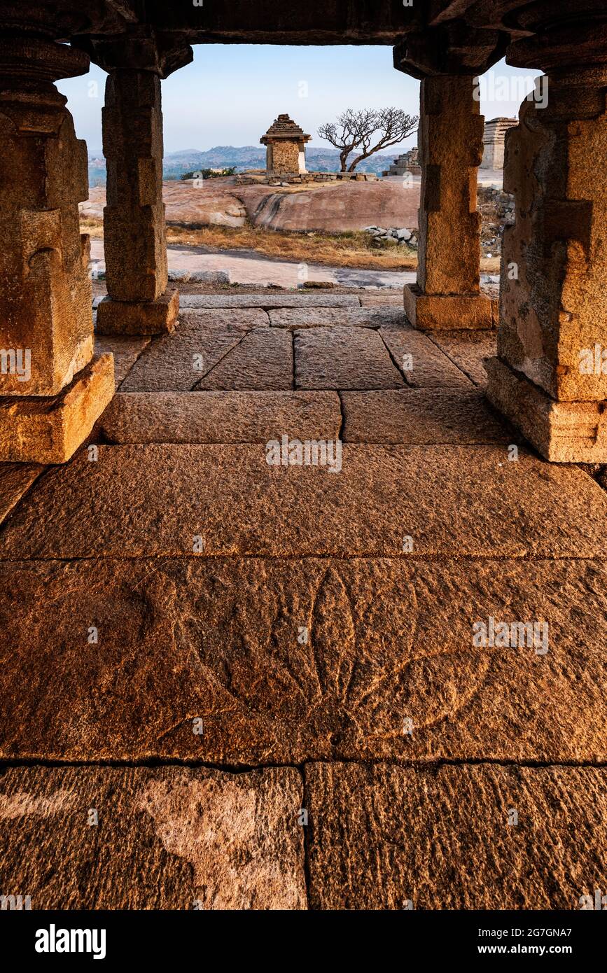 Beautiful ancient architecture of temples on Hemakuta Hill in Hampi ...