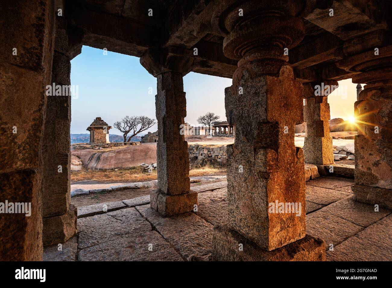 Beautiful ancient architecture of temples on Hemakuta Hill in Hampi ...