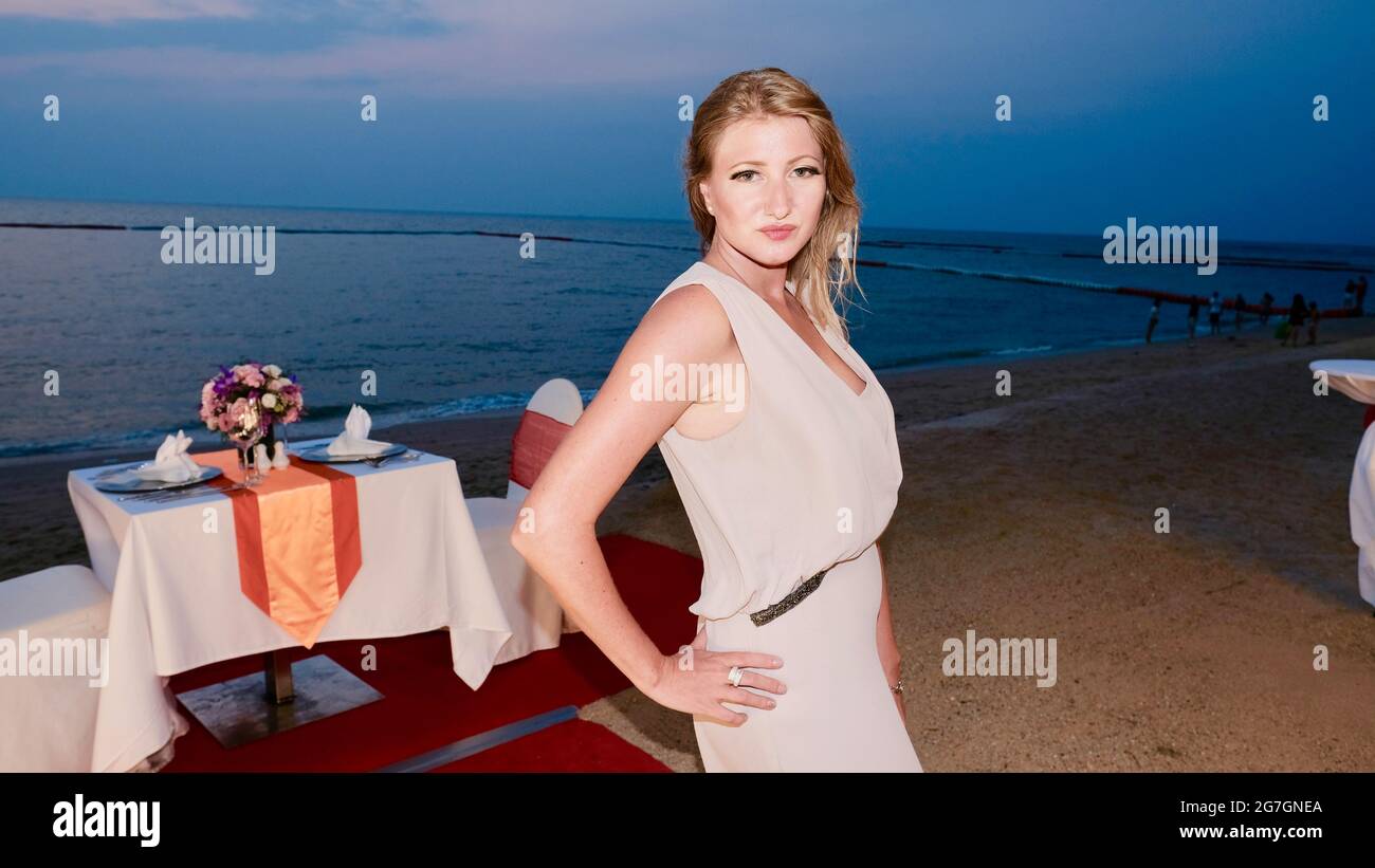 Blonde woman full body hi-res stock photography and images - Alamy