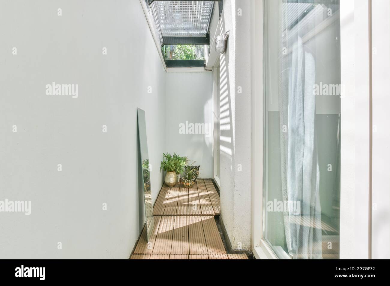 A long empty corridor designed in minimalistic style Stock Photo - Alamy