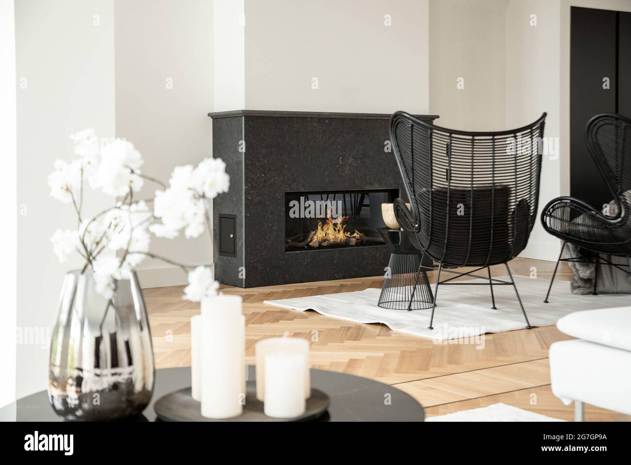 A cozy and spacious living room in a luxury house Stock Photo - Alamy