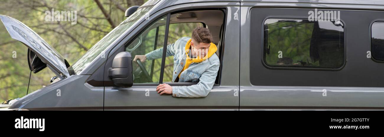 Man peeking window hi-res stock photography and images - Alamy