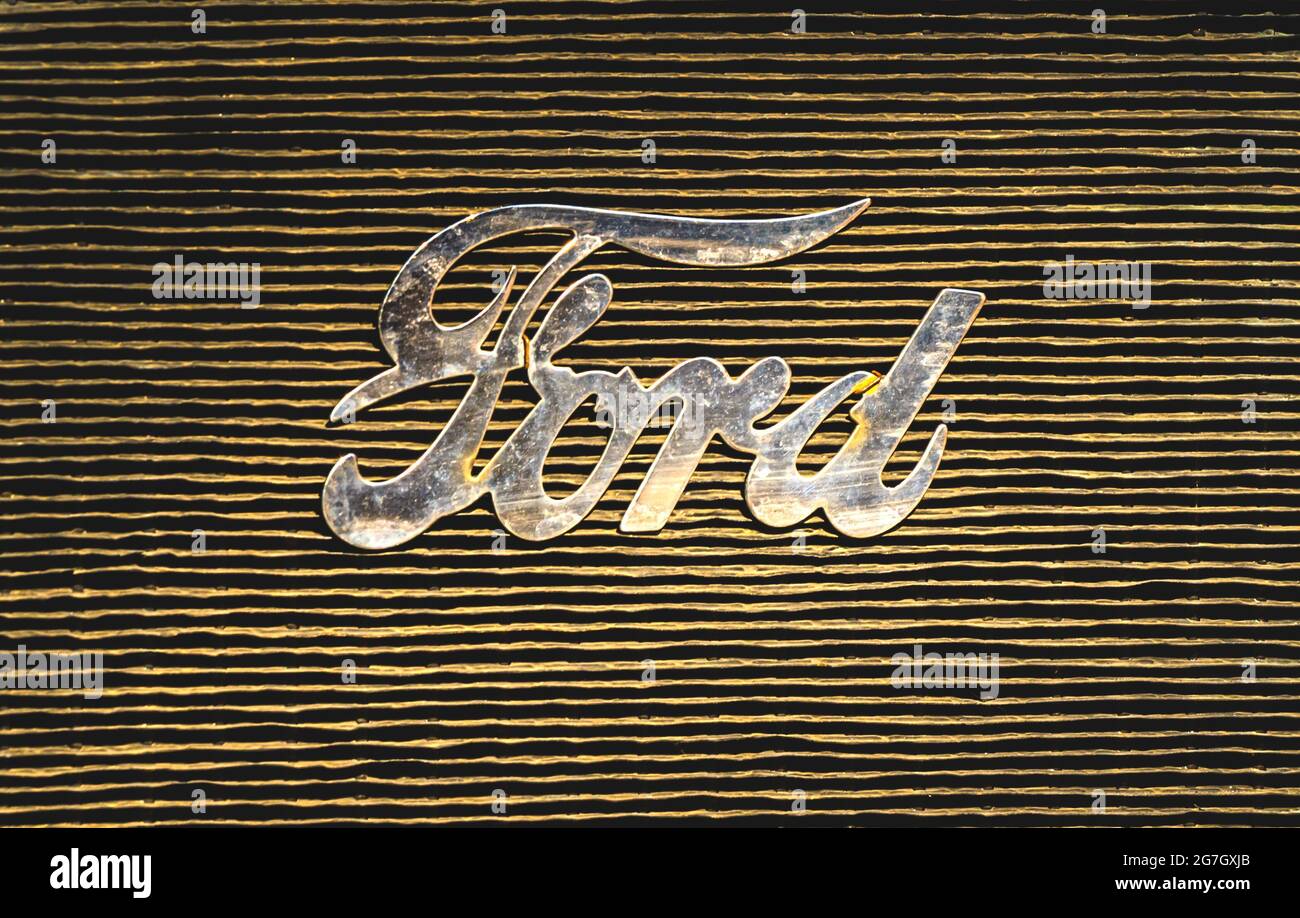 Rusty ford logo hi-res stock photography and images - Alamy