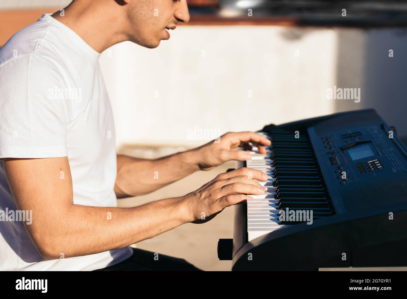 Man playing the keyboard hi-res stock photography and images - Alamy