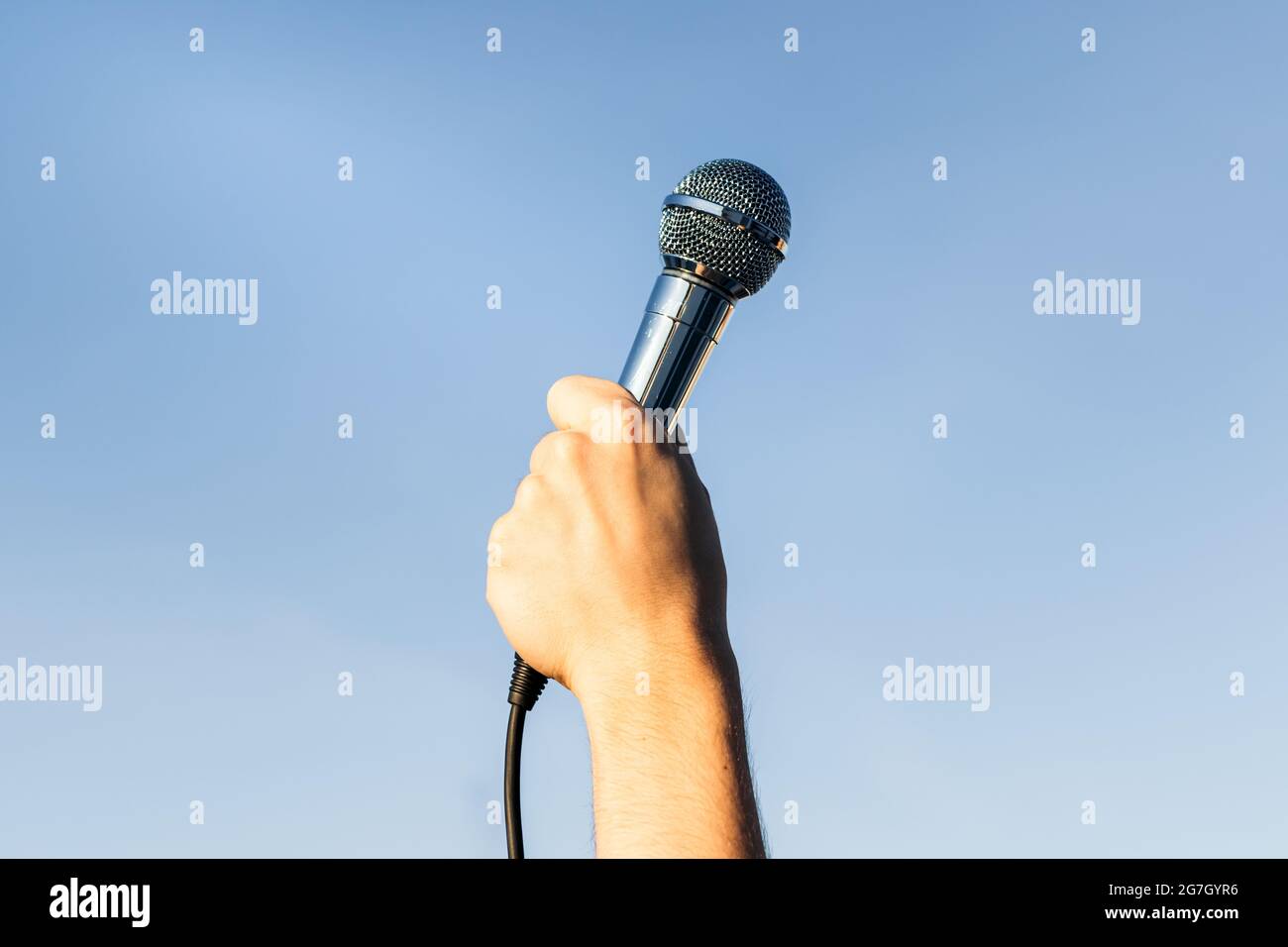 Black man holding microphone isolated hi-res stock photography and ...