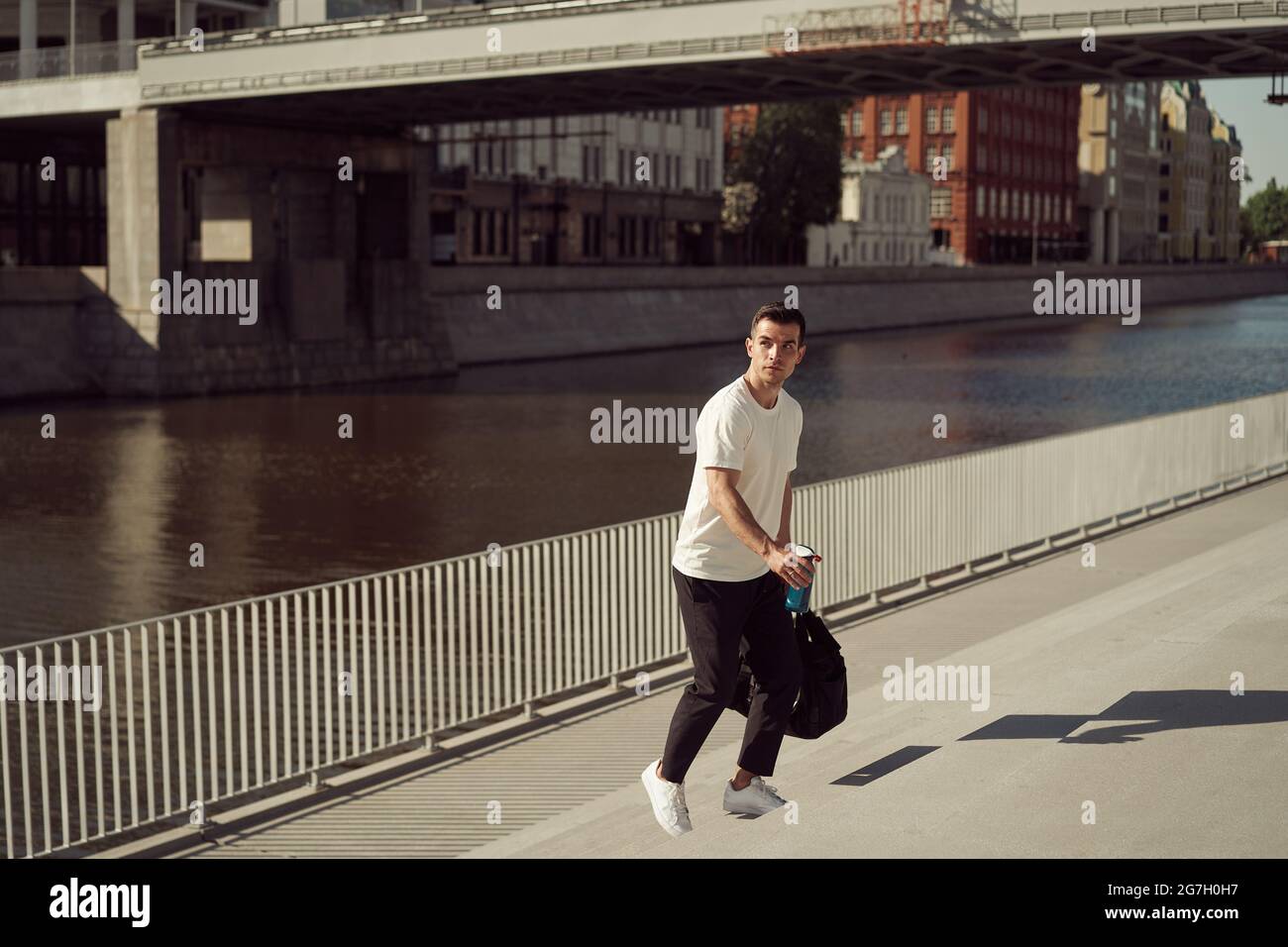 City guy walking on promenade hi-res stock photography and images - Alamy