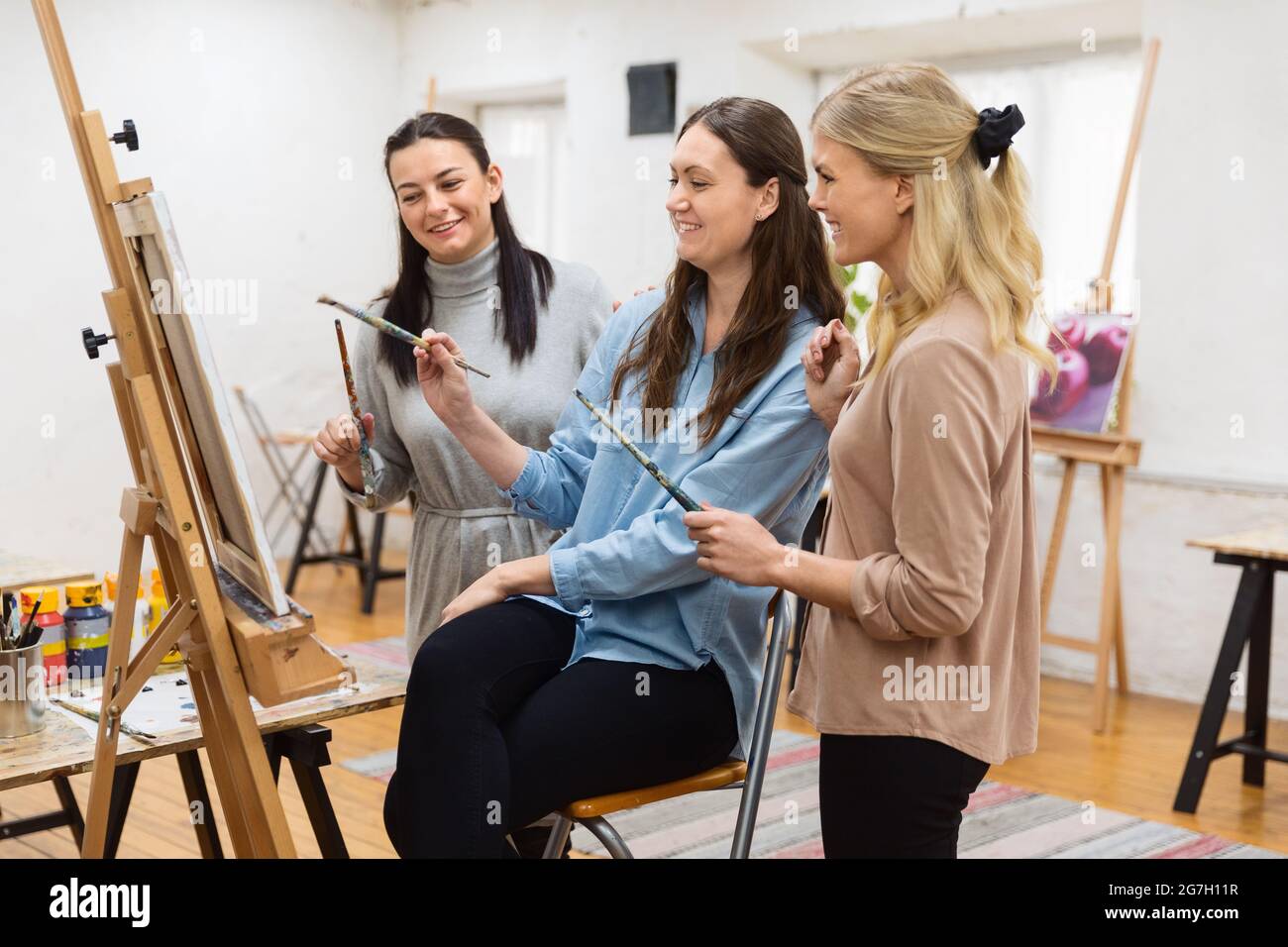 Gathering artists hi-res stock photography and images - Alamy