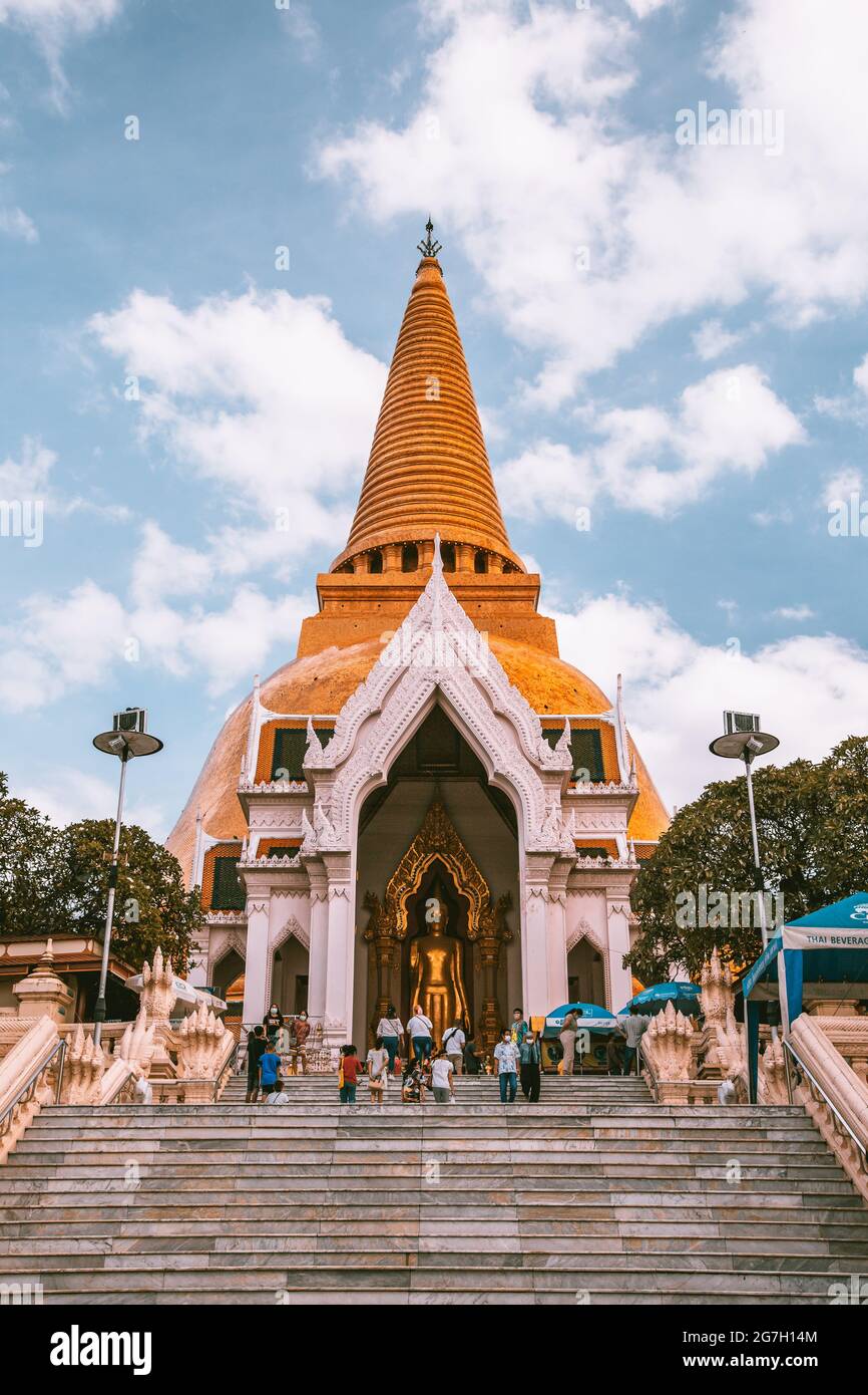 Wat Phra Pathom Chedi Ratchaworamahawihan or Wat Phra Pathommachedi ...