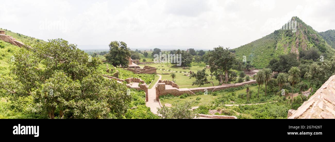 Ruins of Bhangarh Fort in the Rajasthan state of India Stock Photo - Alamy
