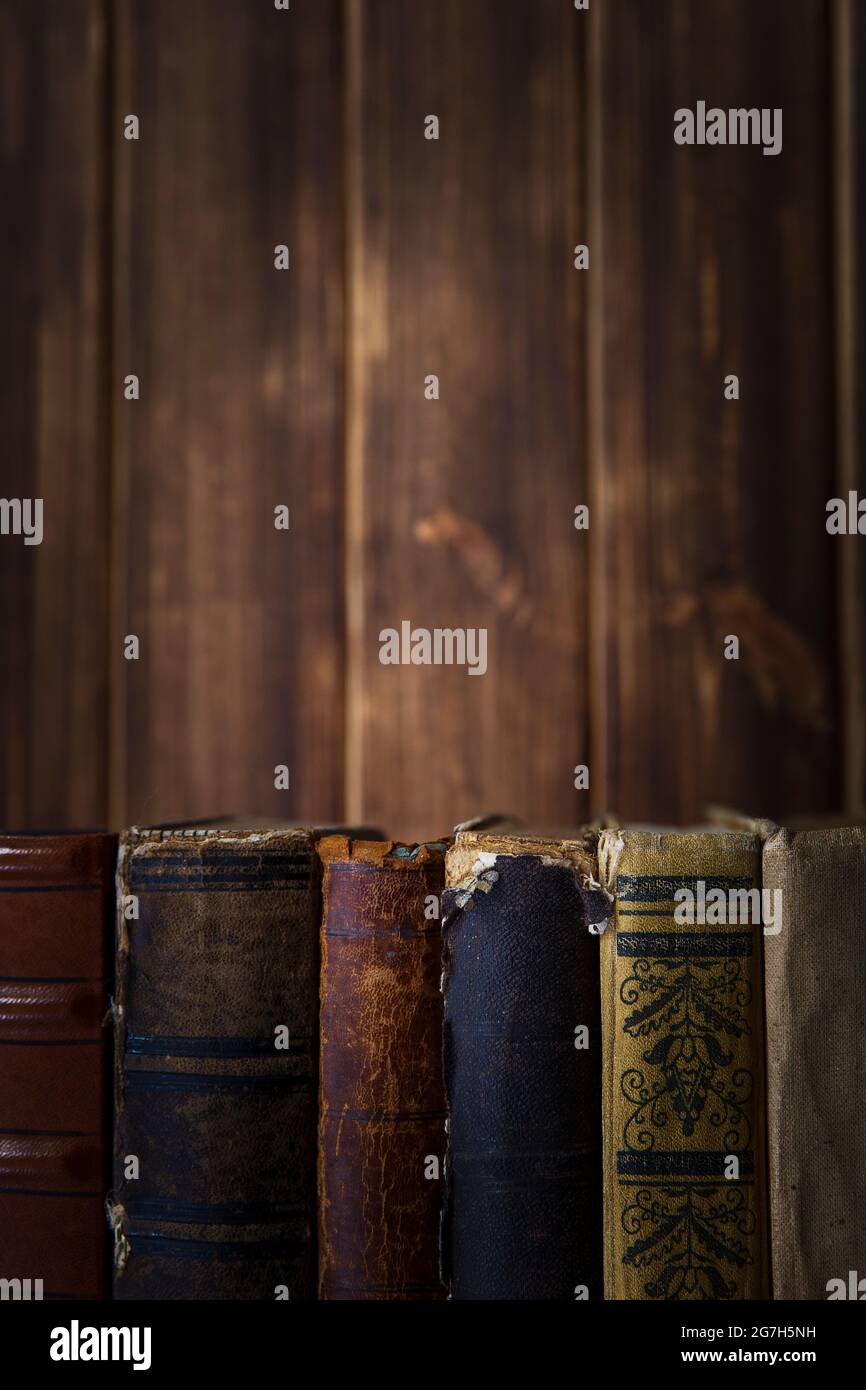 Old books on wooden shelf. Bookshelf history theme grunge background ...