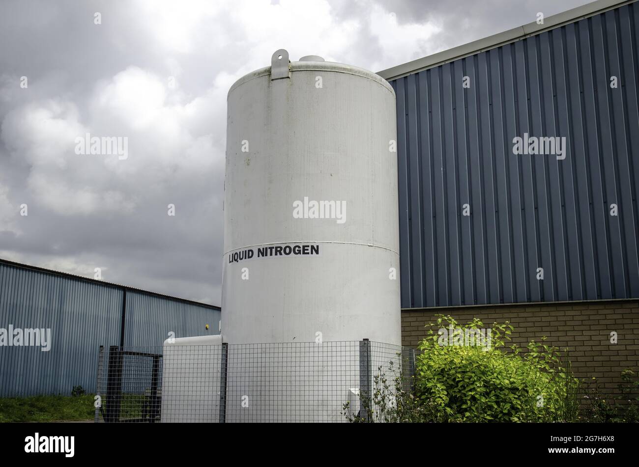 Liquid nitrogen storage tank Stock Photo - Alamy