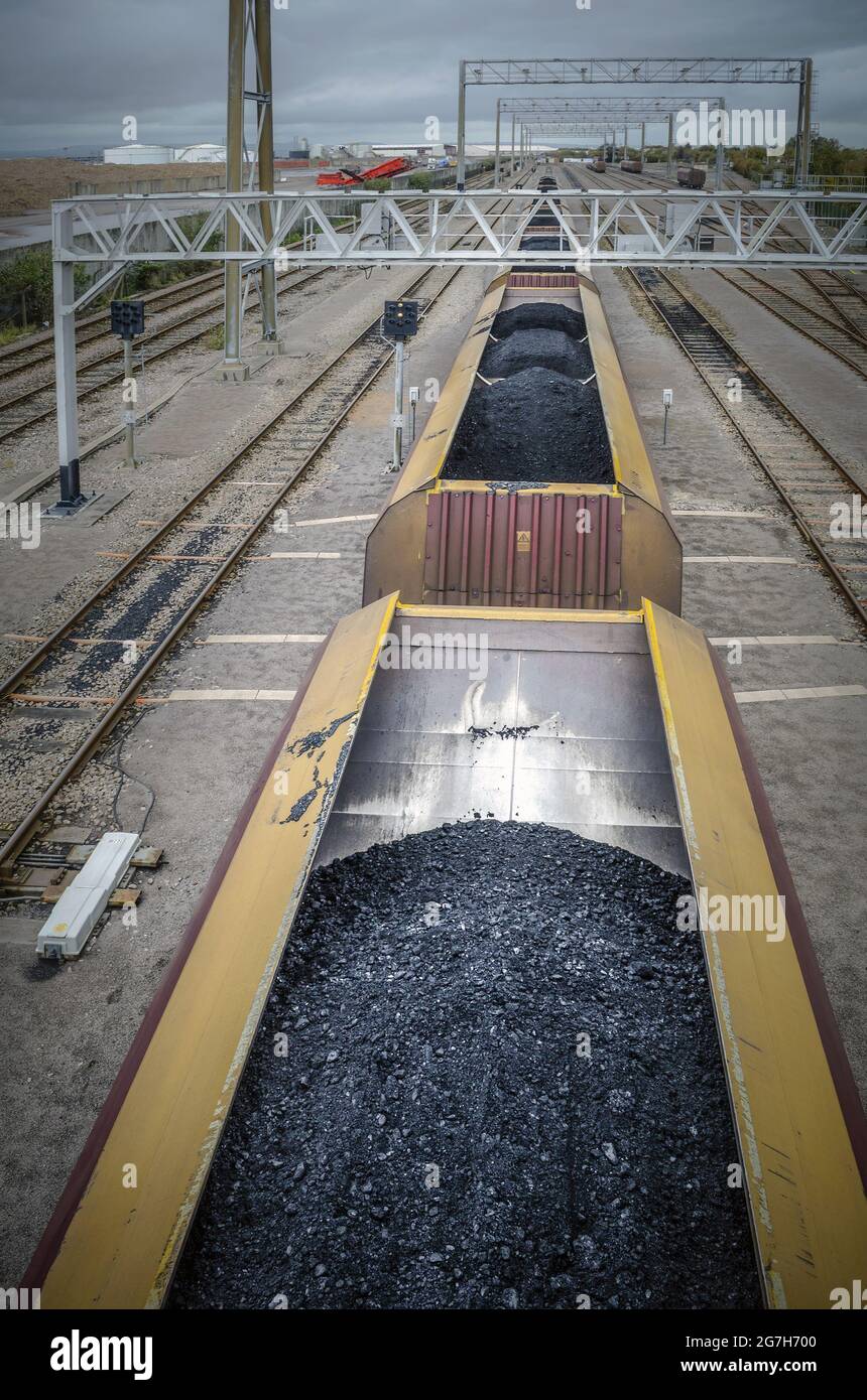 Coal train goods wagons hi-res stock photography and images - Alamy