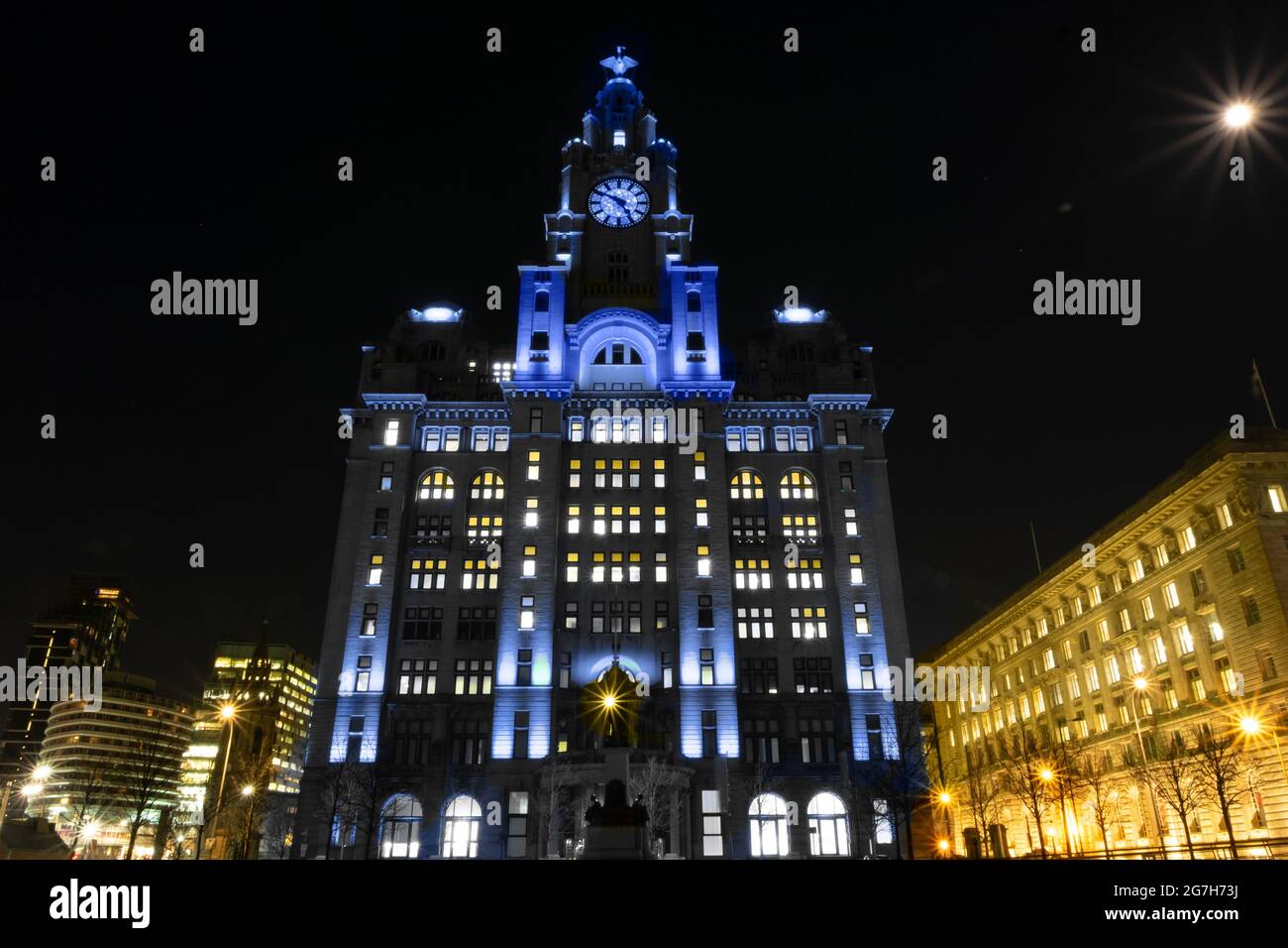 Liverpool Waterfront at night Stock Photo - Alamy