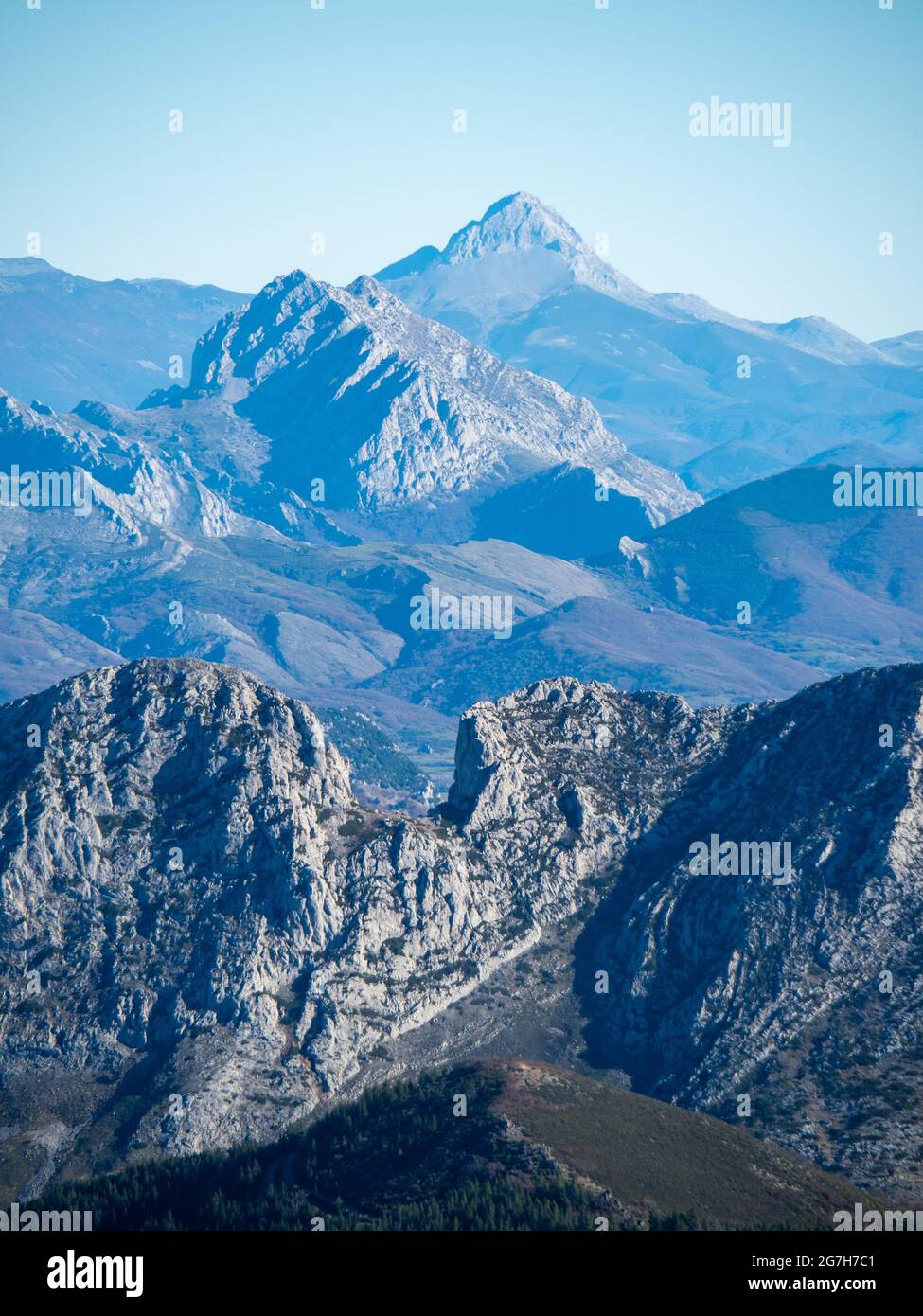 Beautiful mountain ridges landscape hi-res stock photography and images ...