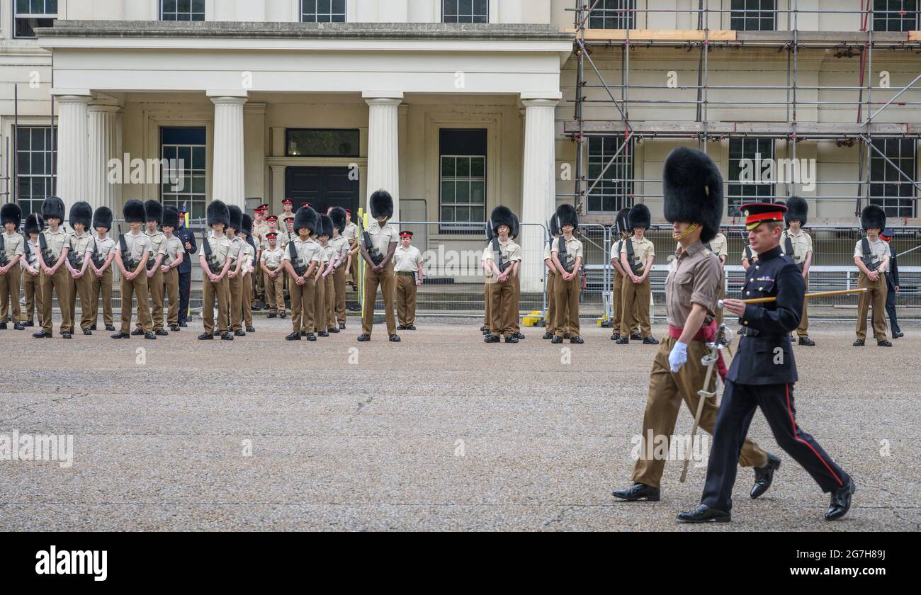 Company sergeant major warrant officer class 2 hi-res stock photography ...