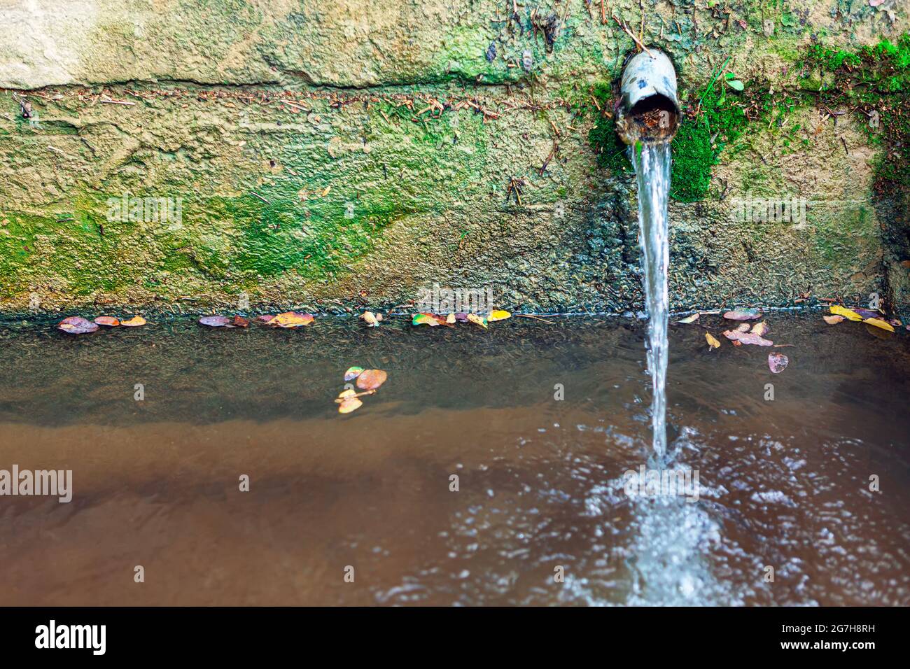 Freshwater drinking fountain hi-res stock photography and images - Alamy