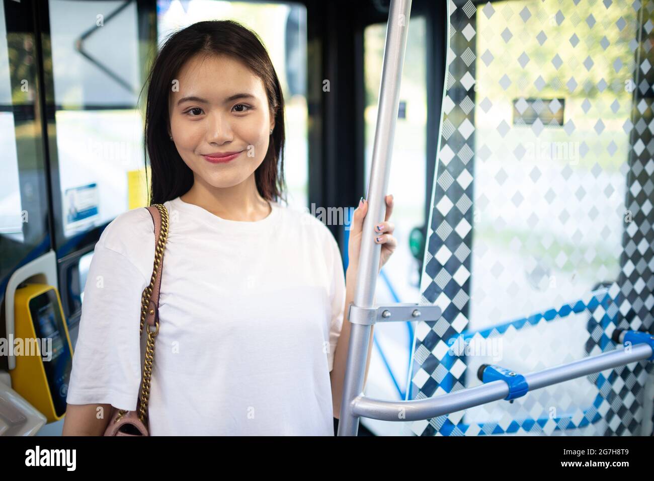 Asian girl bus hi-res stock photography and images - Alamy