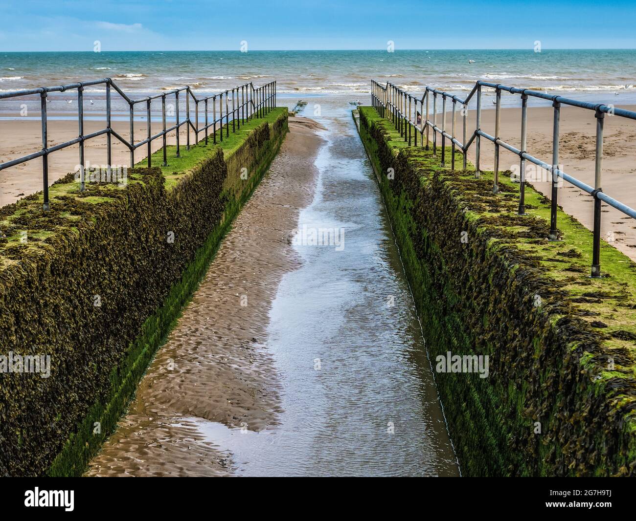 Outfall structure hi-res stock photography and images - Alamy