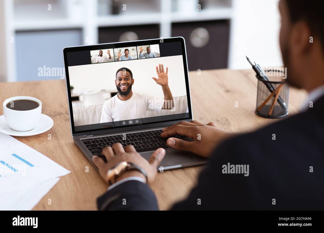 Shoulder hand business team hi-res stock photography and images - Alamy