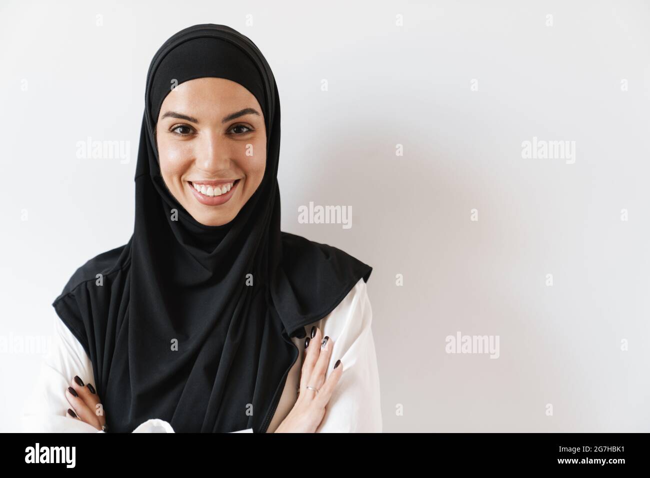 Portrait of smiling muslim woman in the white studio Stock Photo - Alamy
