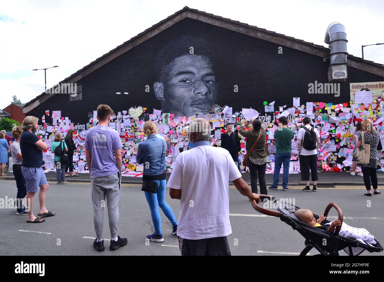 Manchester poverty 2021 hi-res stock photography and images - Alamy