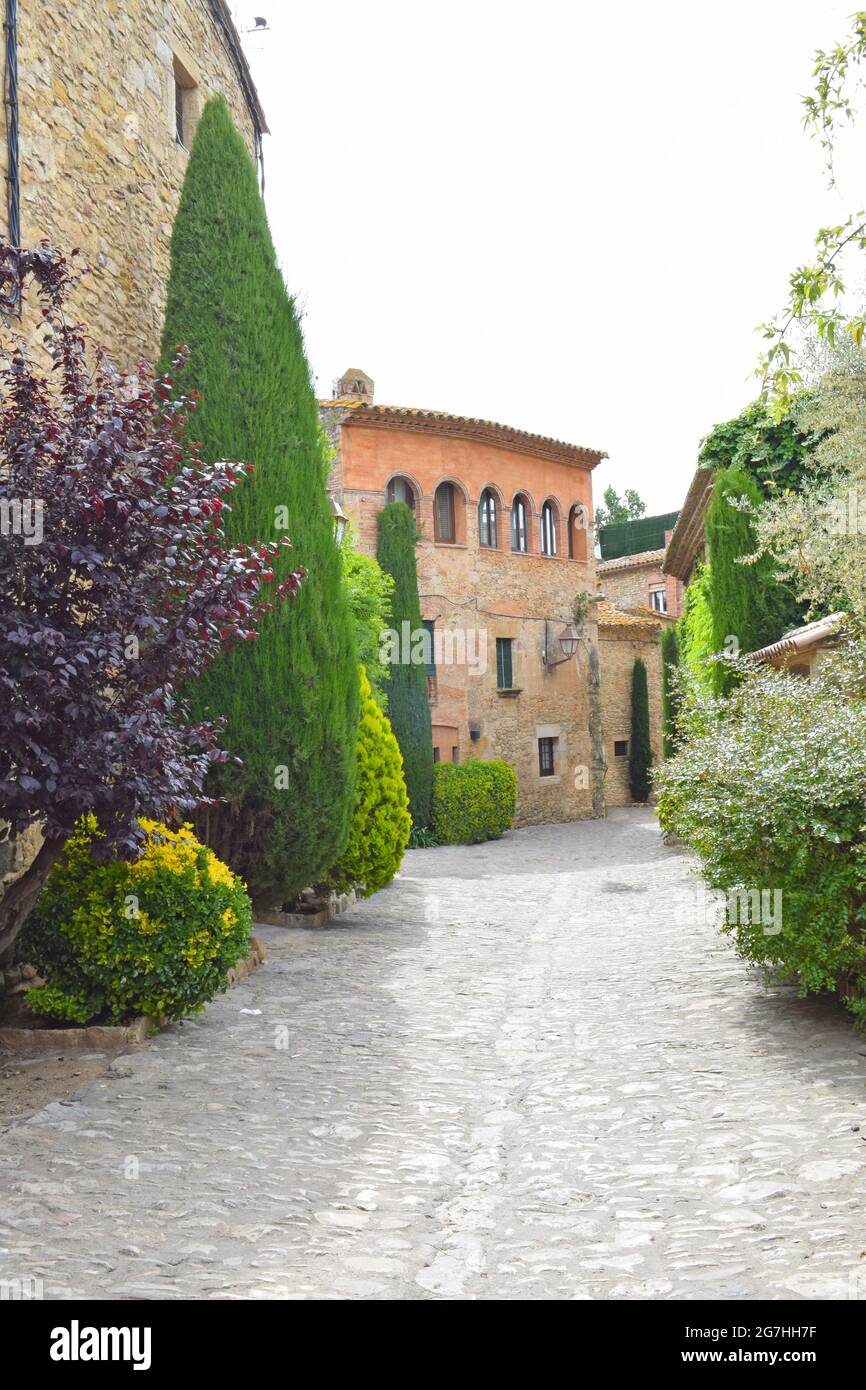 Streets of peratallada hi-res stock photography and images - Alamy